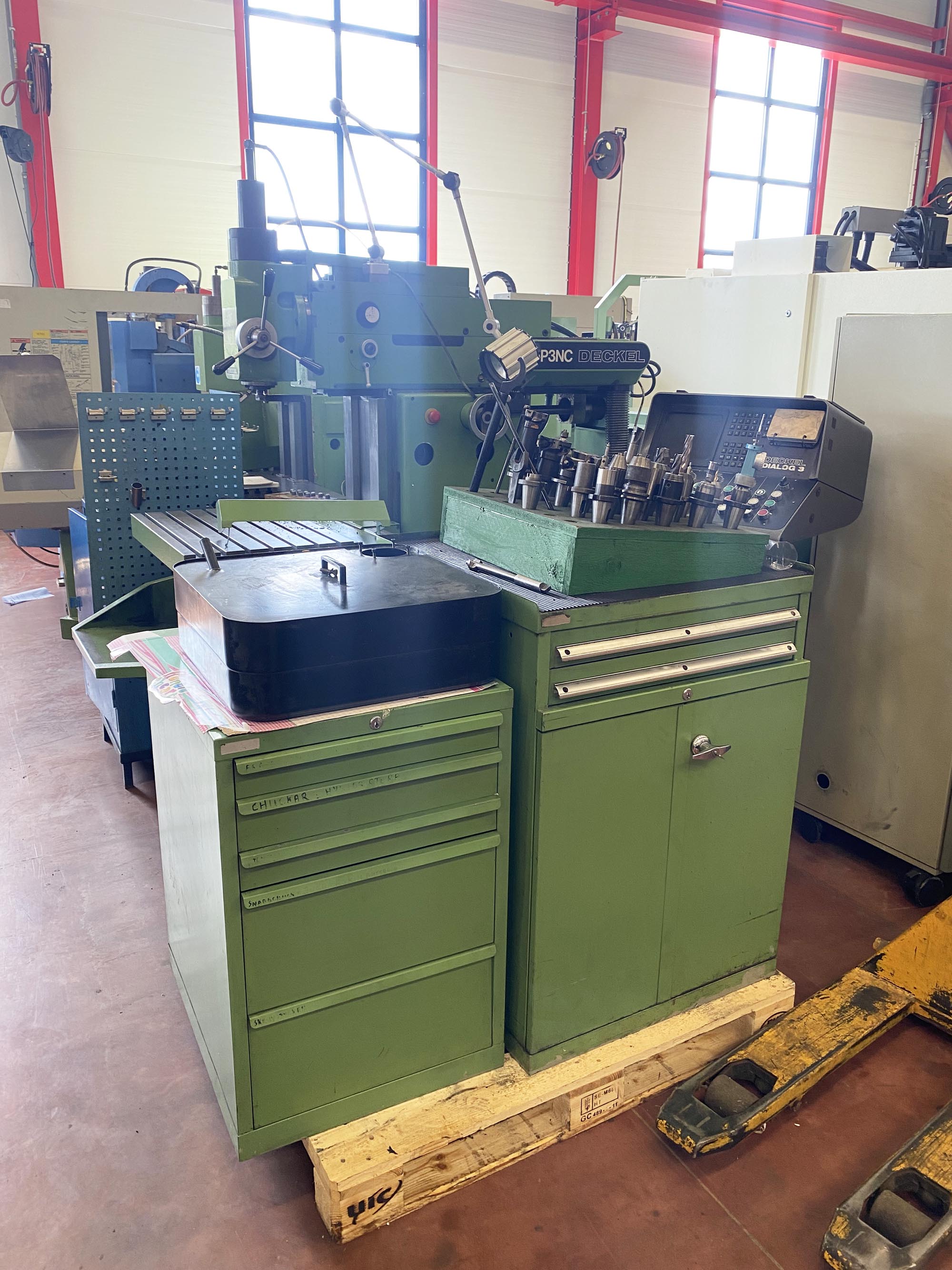 CNC-fräs Deckel FP3NC med tillbehör - Styrda fräsmaskiner ...