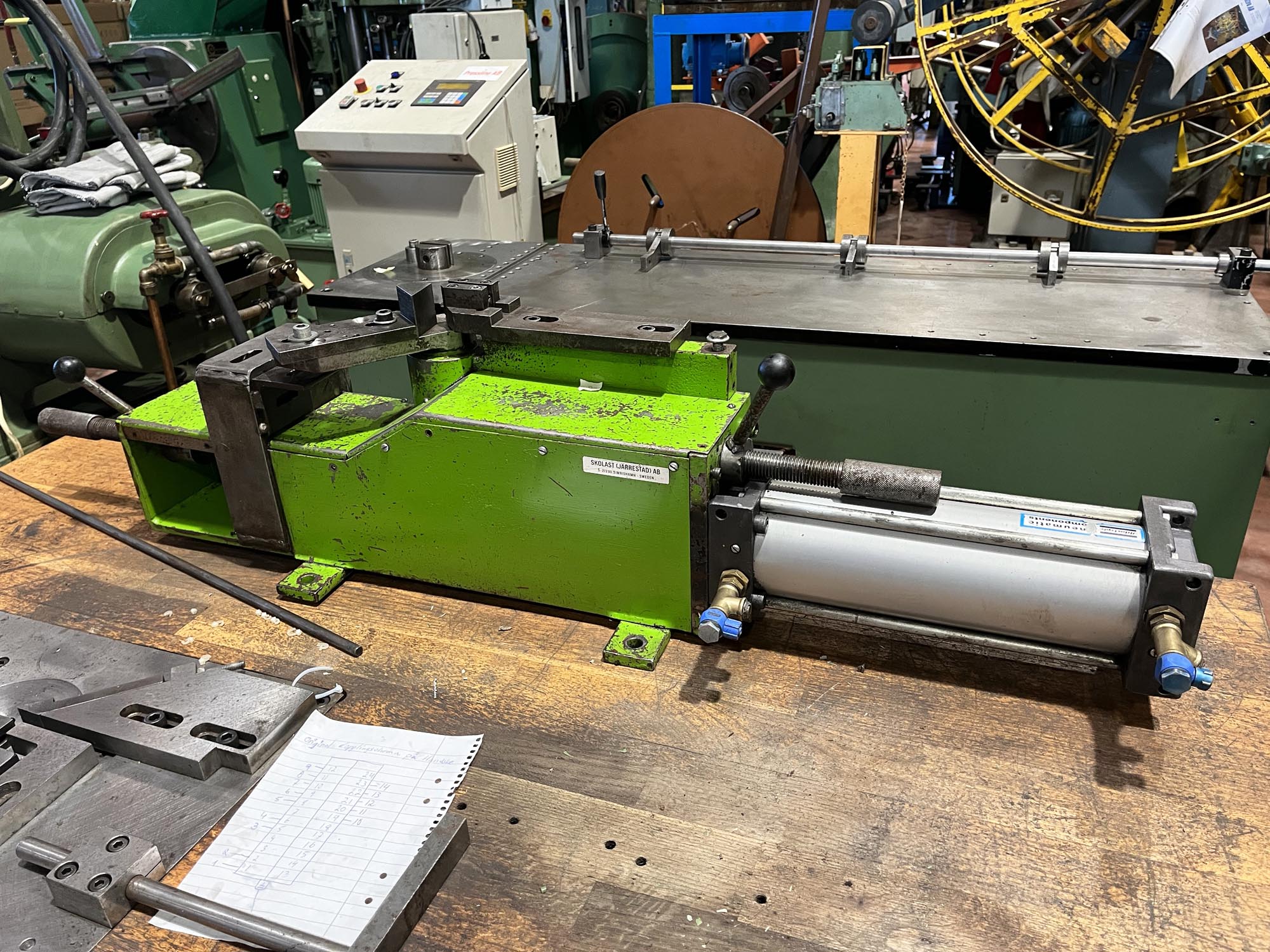 Pneumatic bending device for wire etc. - Wire bending machines - Sheet ...