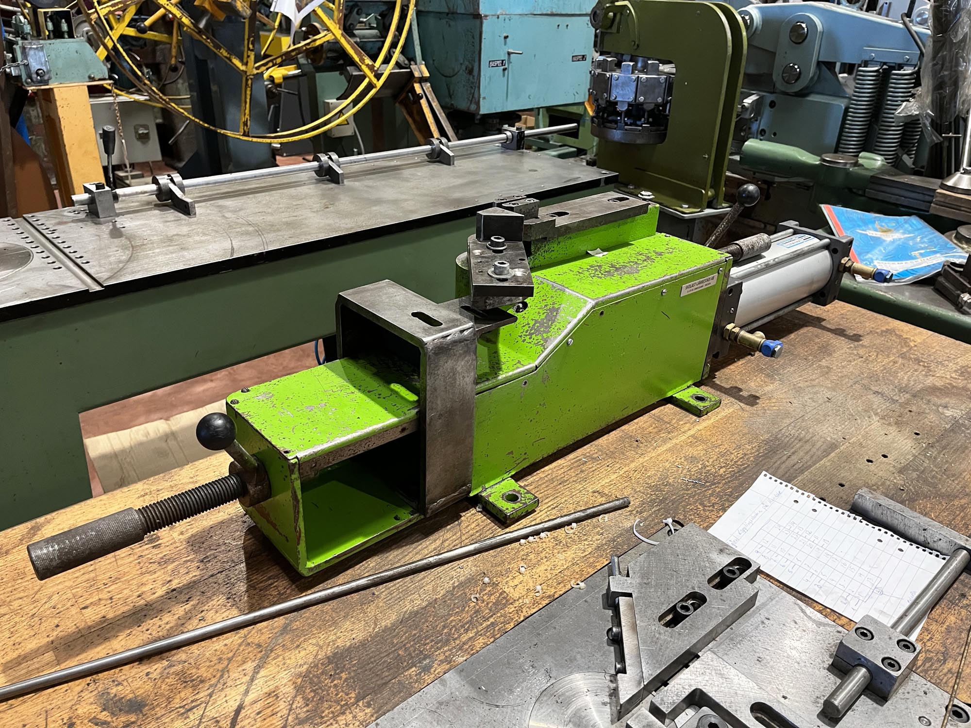 Pneumatic bending device for wire etc. - Wire bending machines - Sheet ...