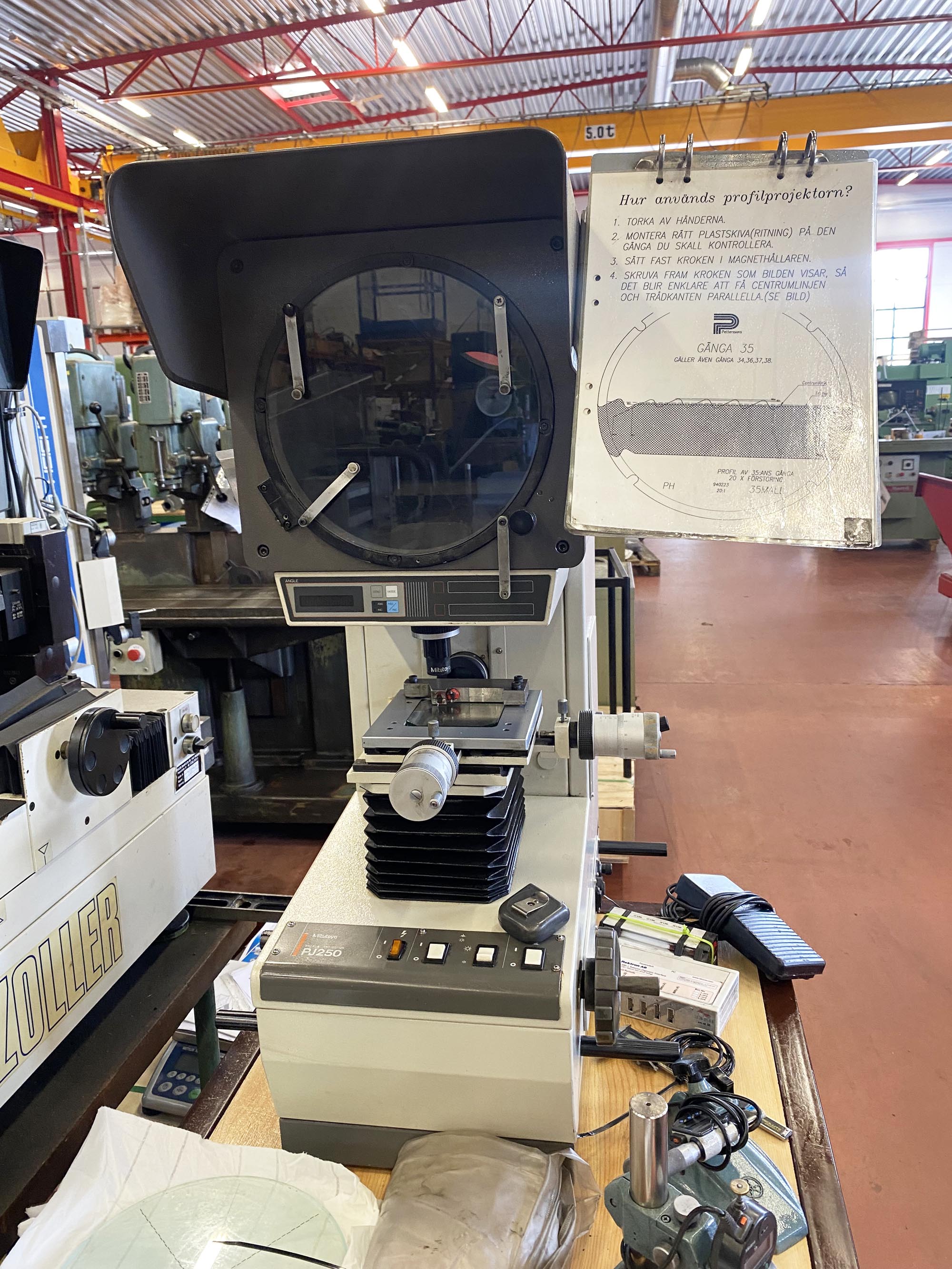 Profile projector Mitutoyo PJ250 + measuring tools - Profile Projector ...