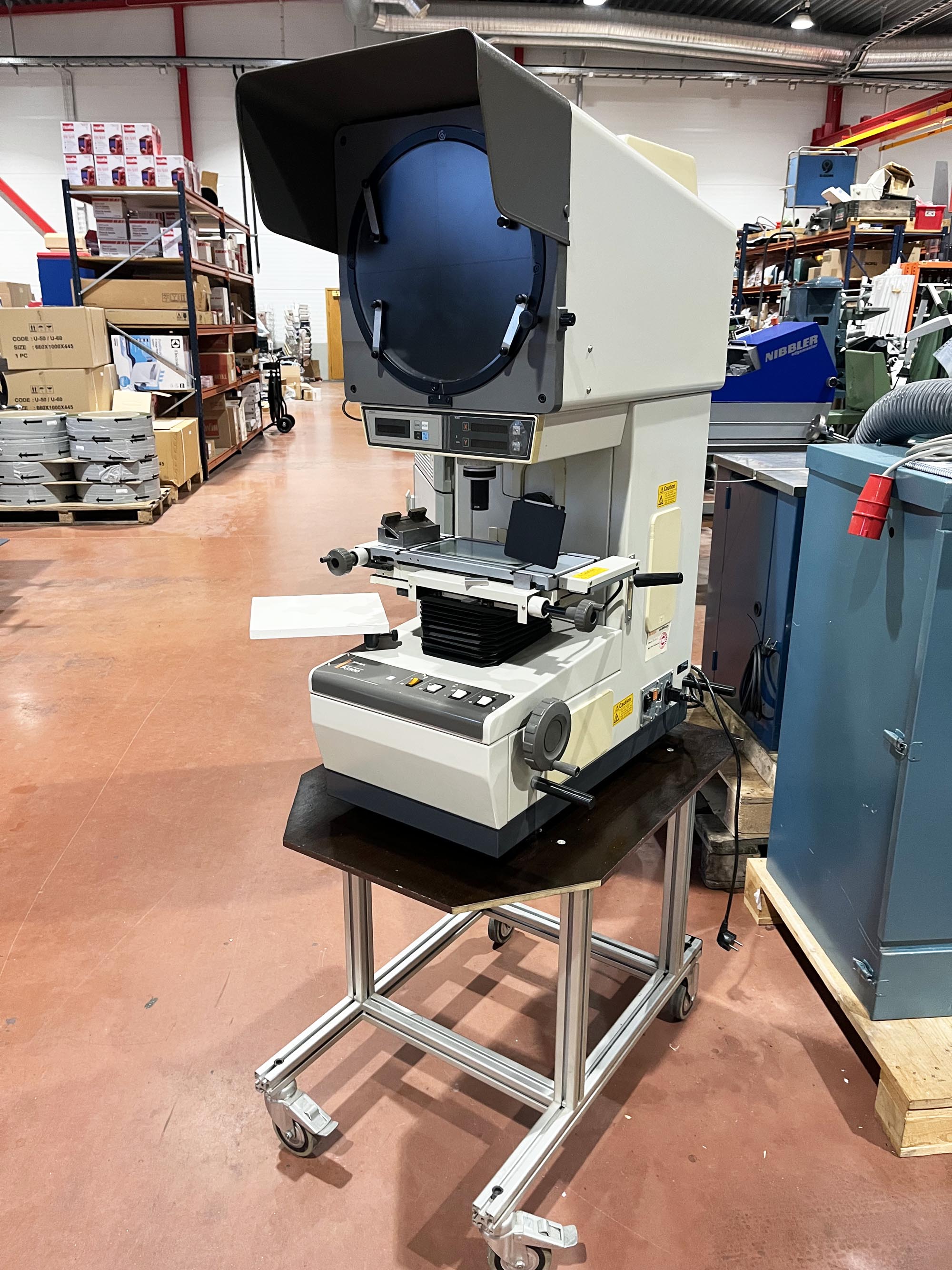 Profilprojektor Mitutoyo PJ300 - Profilprojektor - Mätmaskiner - Vi ...